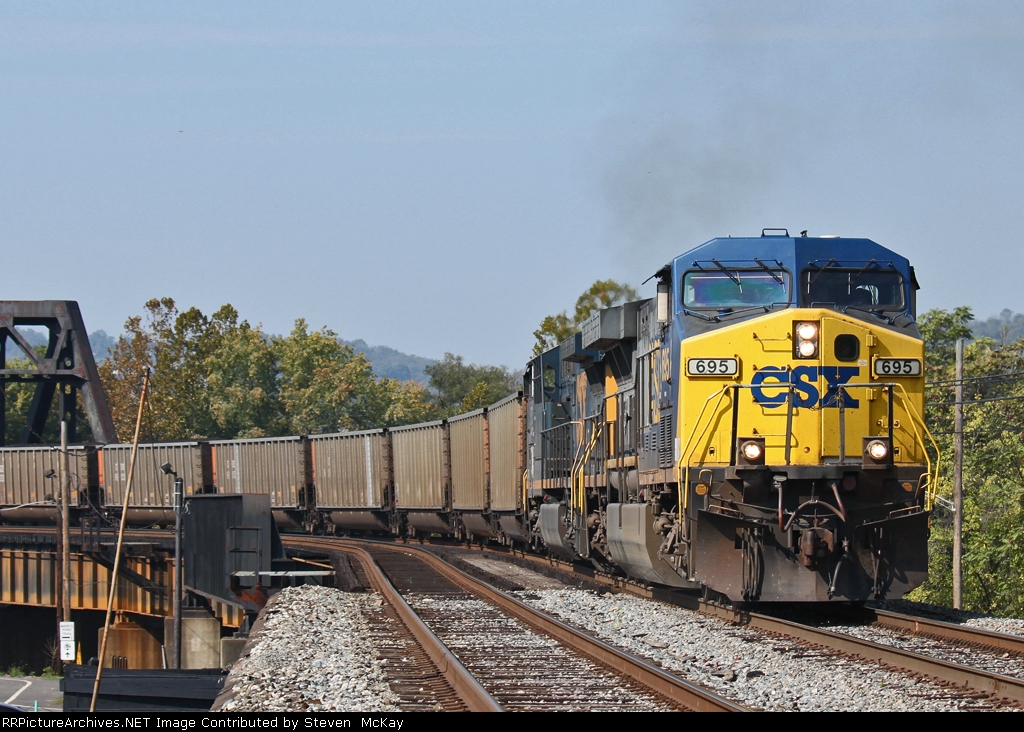 CSX 695